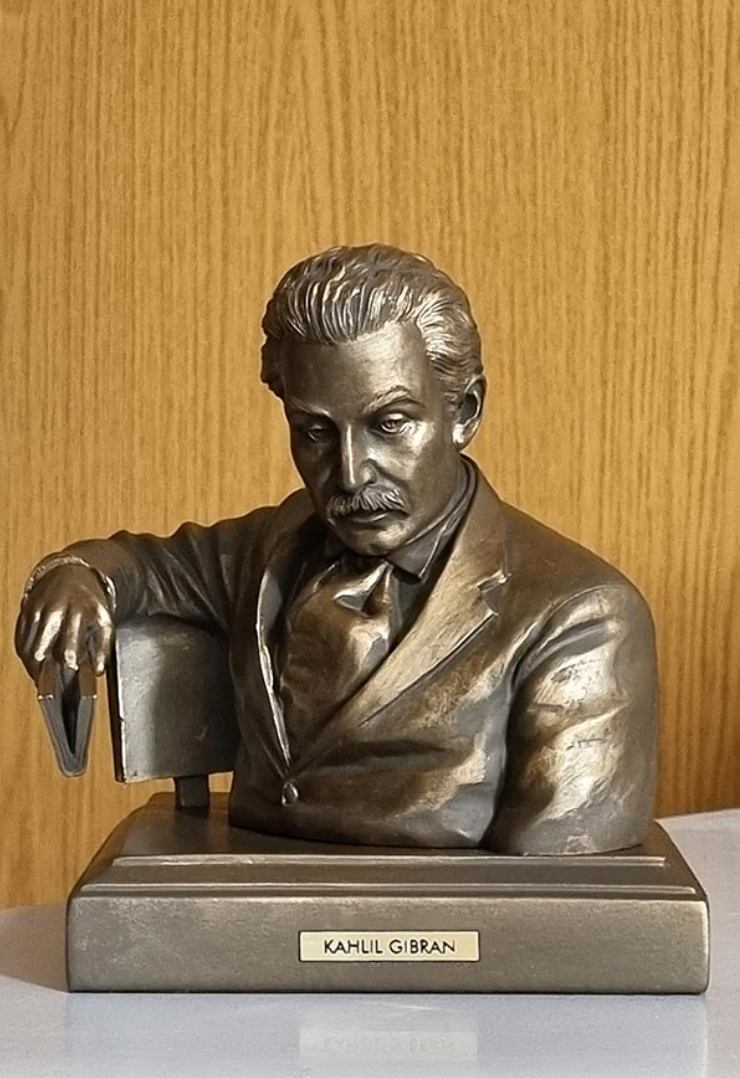 Relief sculpture of Khalil Gibran – Lebanese Glass